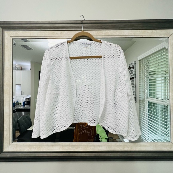 Peter Nygard | Sweaters | Peter Nygard White Shrug | Poshmark
